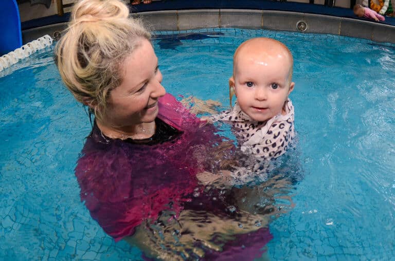 How to Ease Crying During a Swimming Lesson